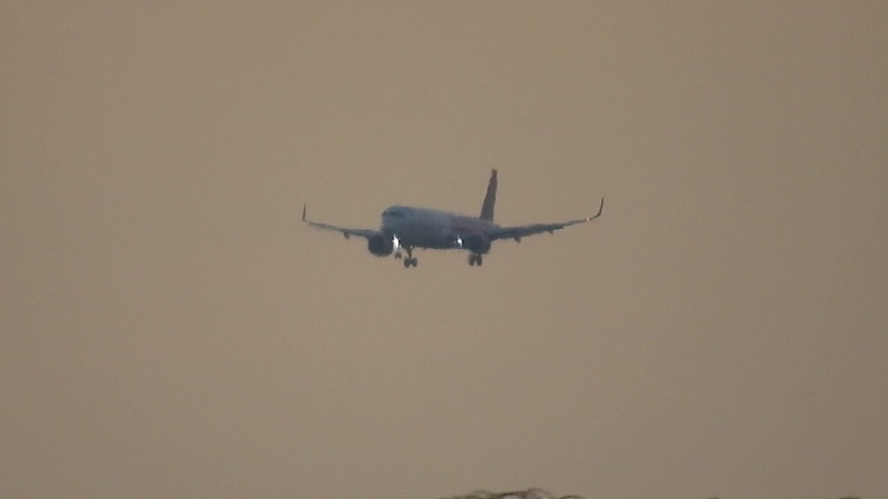 Plane Landing Nikon Coolpix B700 4K UHD - YouTube
