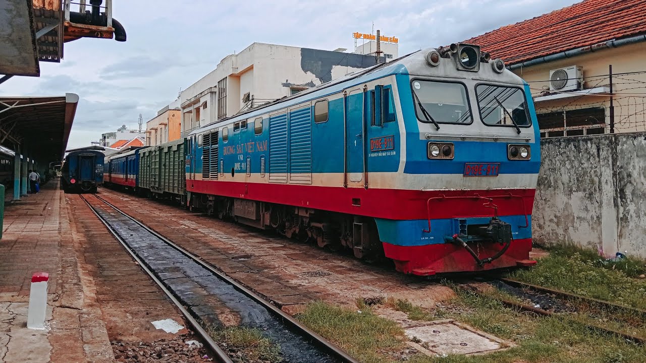 21/7/2024, D19E-911 kéo tàu SE7 rời ga Nha Trang trễ 167 phút so với ...