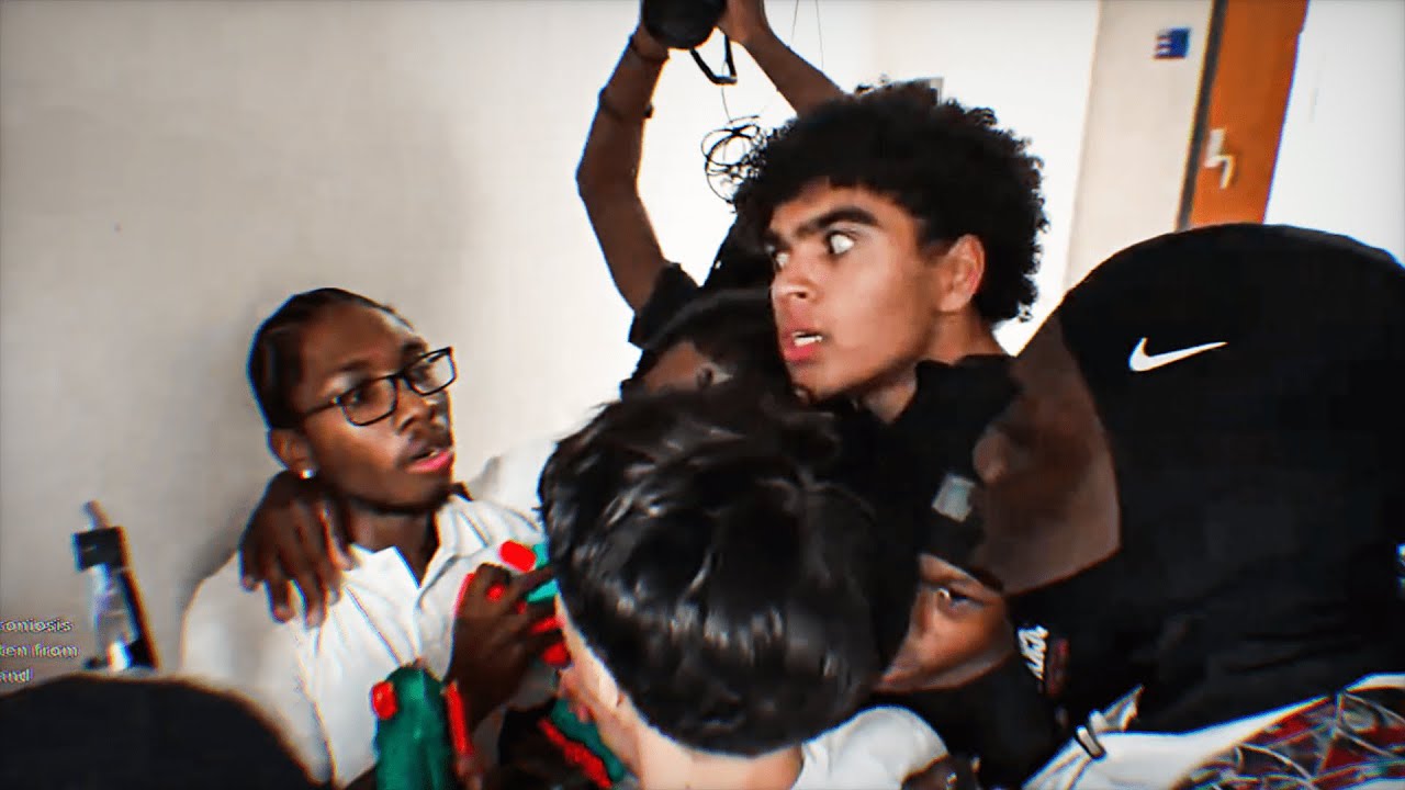 I Joined a Gang at Streamer University... - YouTube