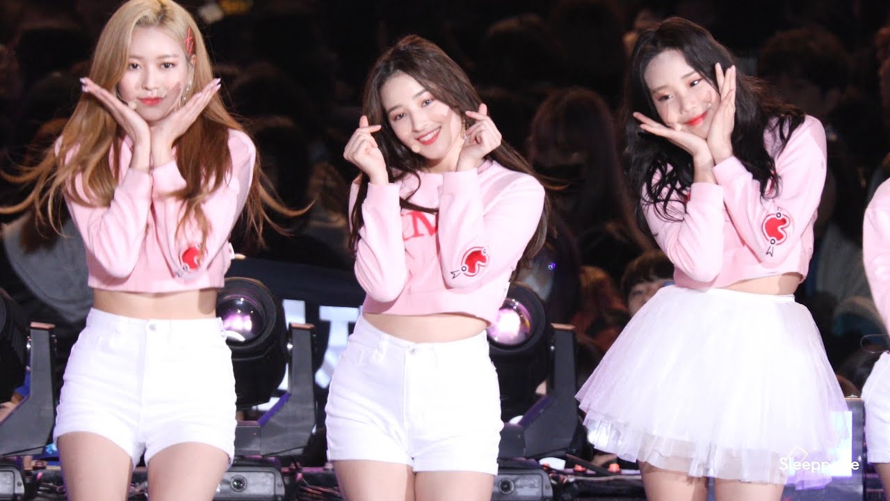 [4K] 181014 모모랜드 MOMOLAND 뿜뿜 BBOOM BBOOM 낸시 NANCY @ BBQ SUPER CONCERT ...