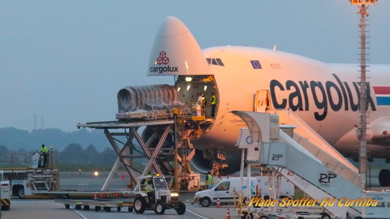 Que carga estranha é essa que o Boeing 748 trouxe??? - YouTube