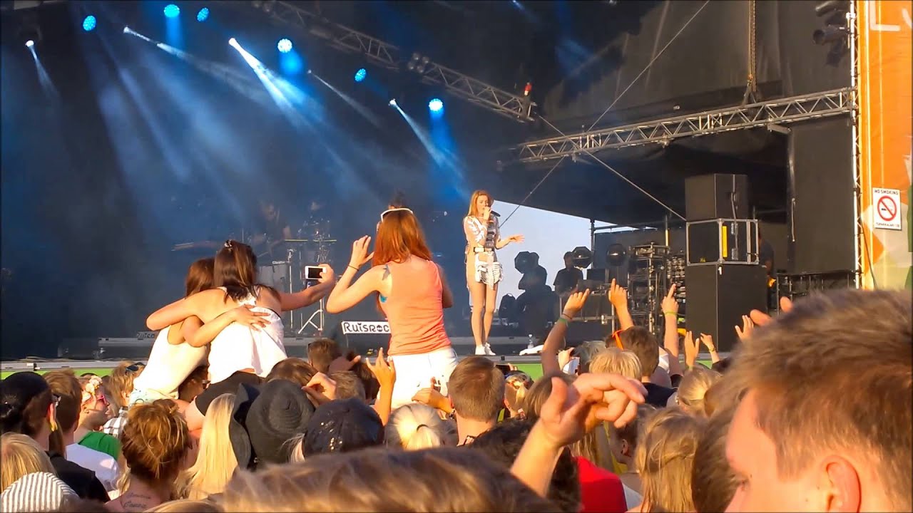 Icona Pop - In The Stars - Live at Ruisrock July 6, 2014 - YouTube