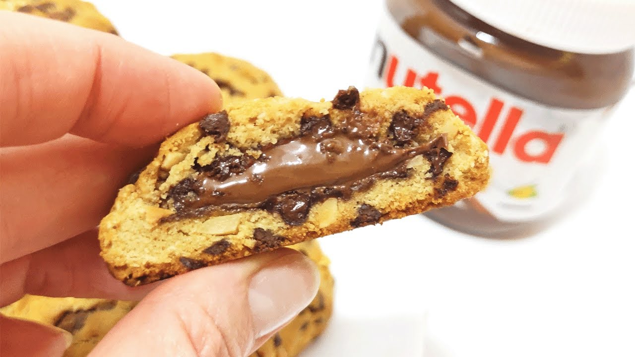 Crumbly and crumbly cookies with chocolate drops and nutella! The ...