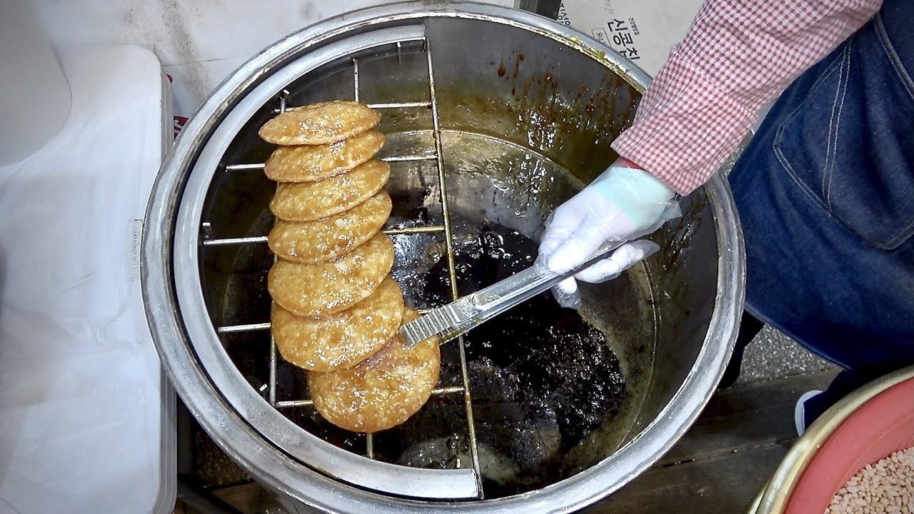 Traditional Korean Street Snacks. 'Guazel’ and ‘Oranda’ Making Process ...