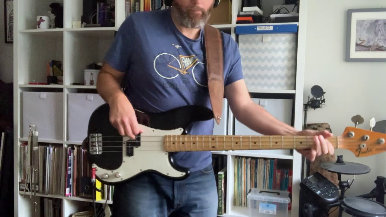 1971 Fender Precision, maple neck, roundwound strings. - YouTube