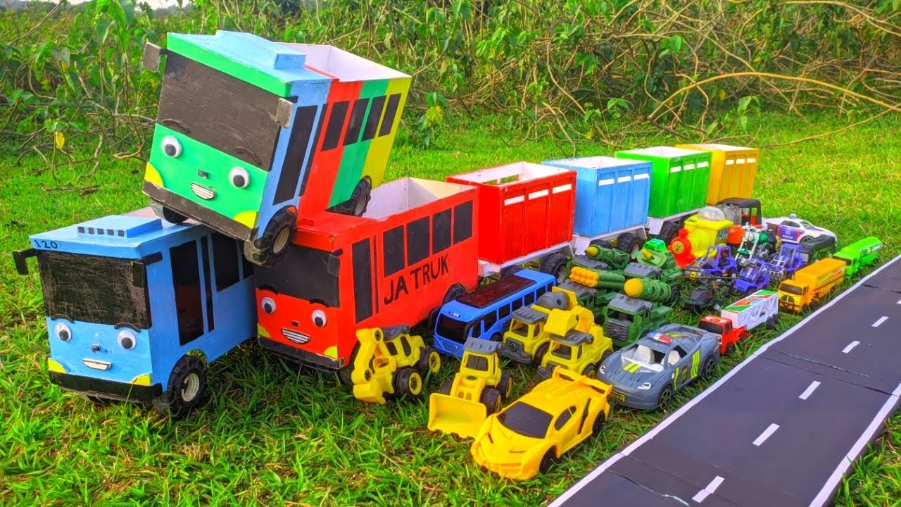 Mobil truk tronton panjang warna warni penuh mobil mobilan rudal mobil ...