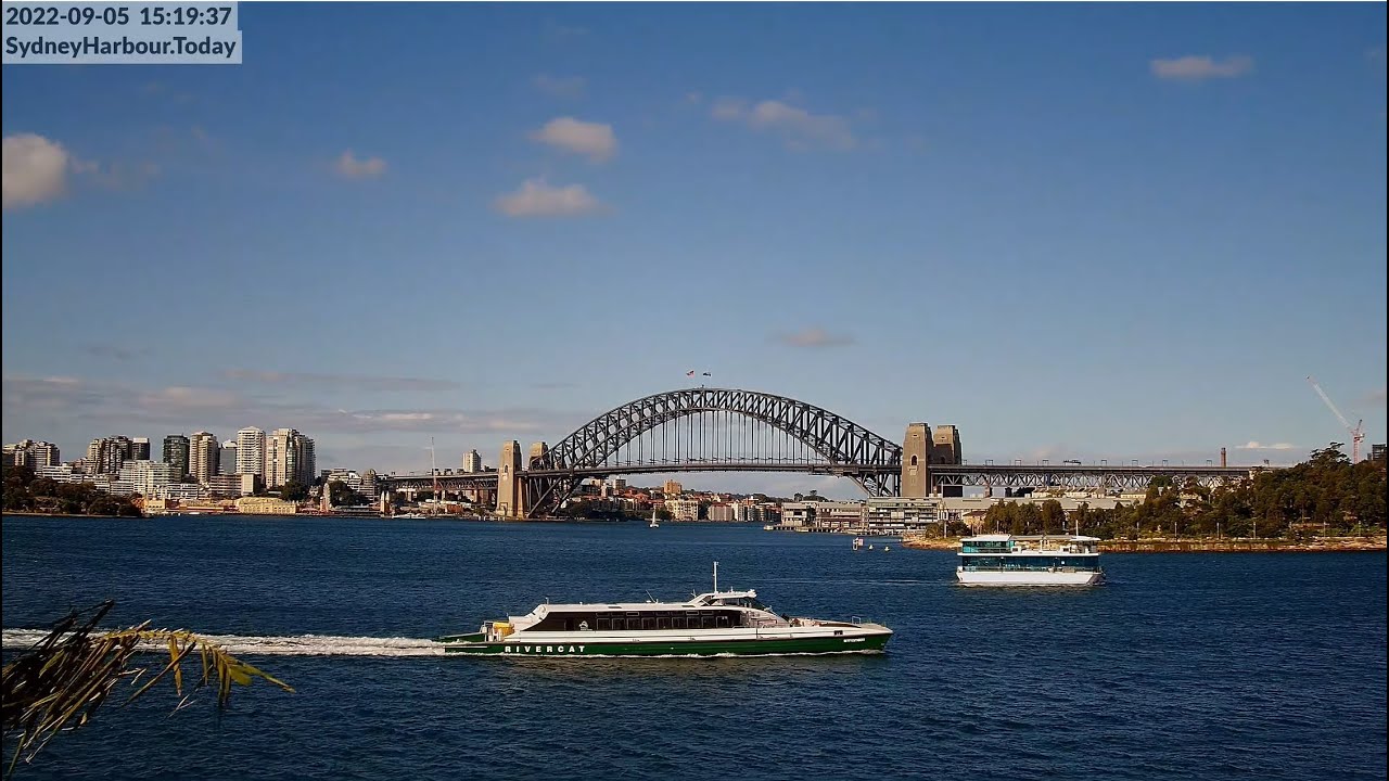 Cold afternoon on world's most beautiful harbour. Sydney Harbour Bridge ...