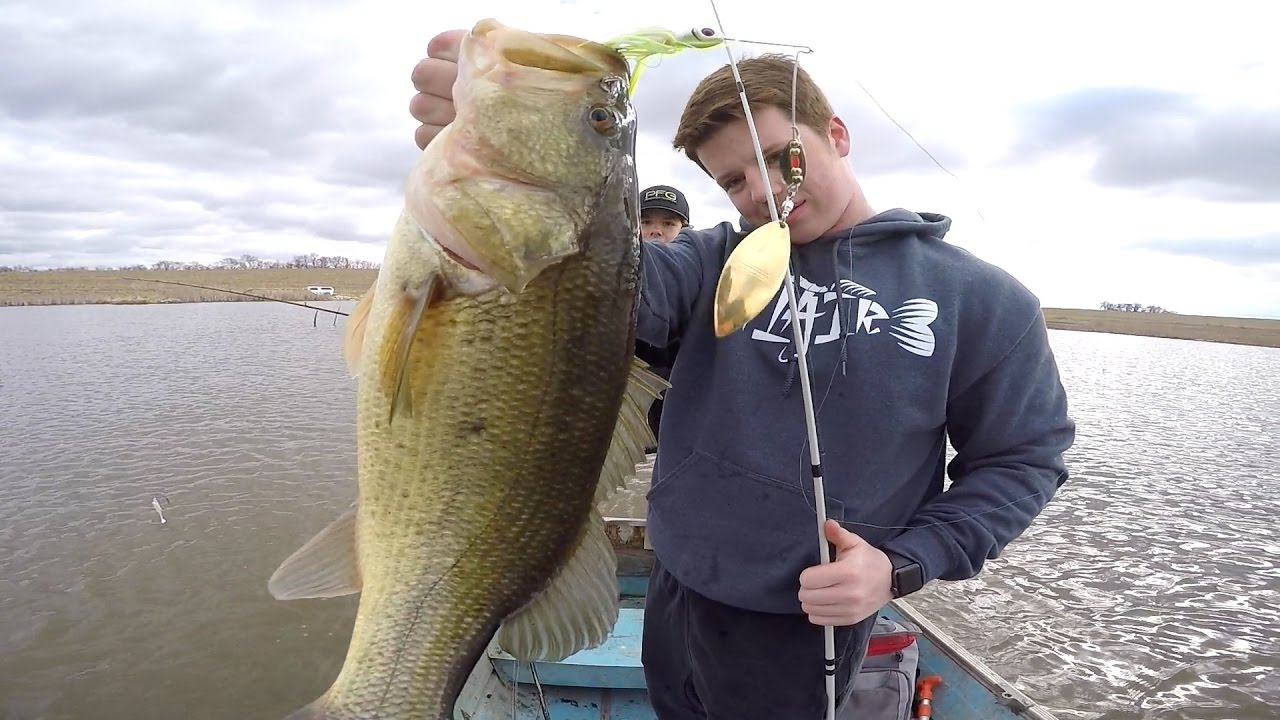 3 Anglers in 1 Tiny Boat - Early Spring Bass Fishing - YouTube