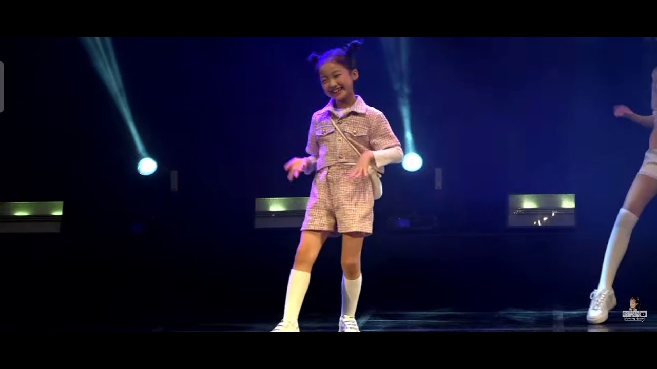 na haeun 대박 in here hayoon sister with dance in stage special ️ - YouTube