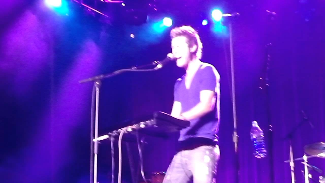Amazing - Andrew Allen live at the PNE - YouTube