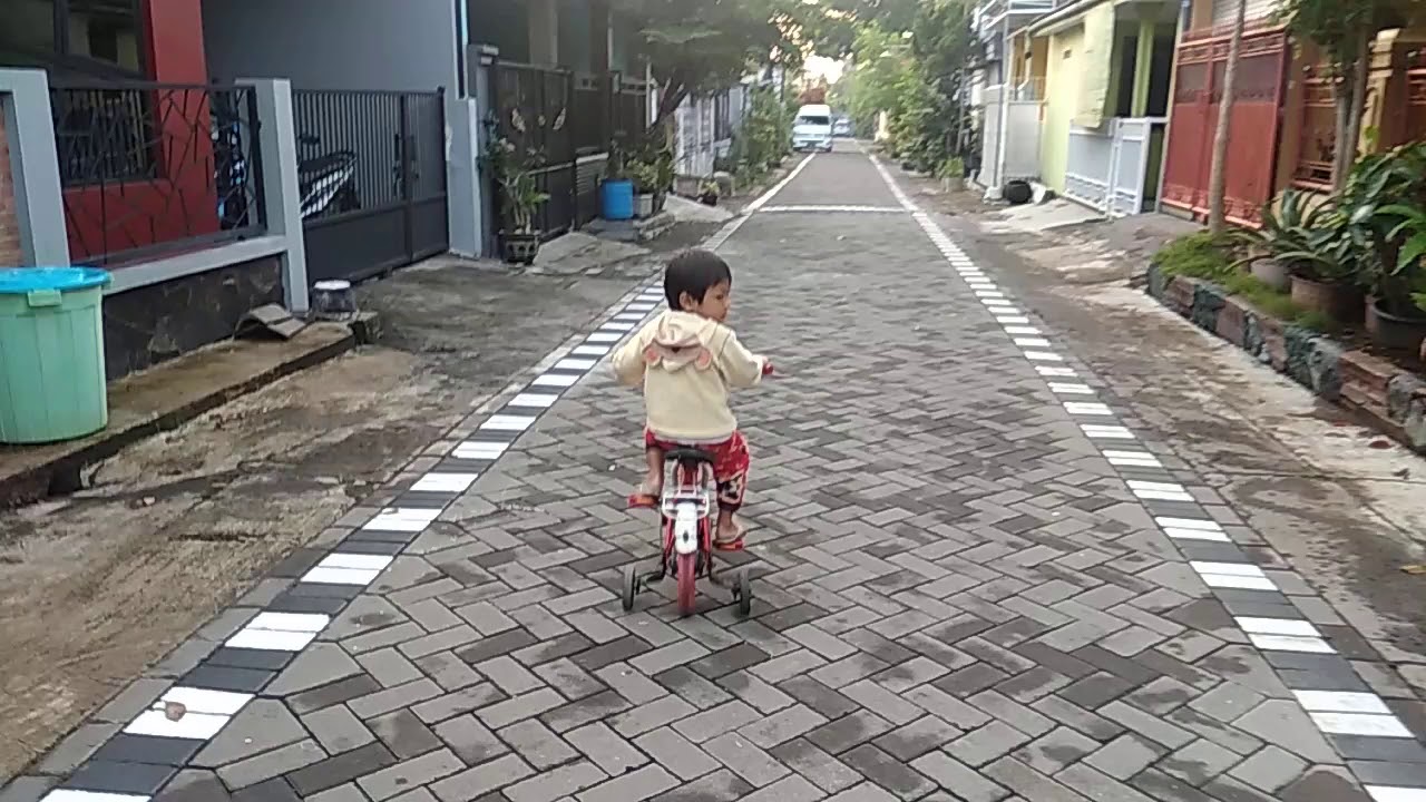 Belajar Sepeda Si Adek Youtube