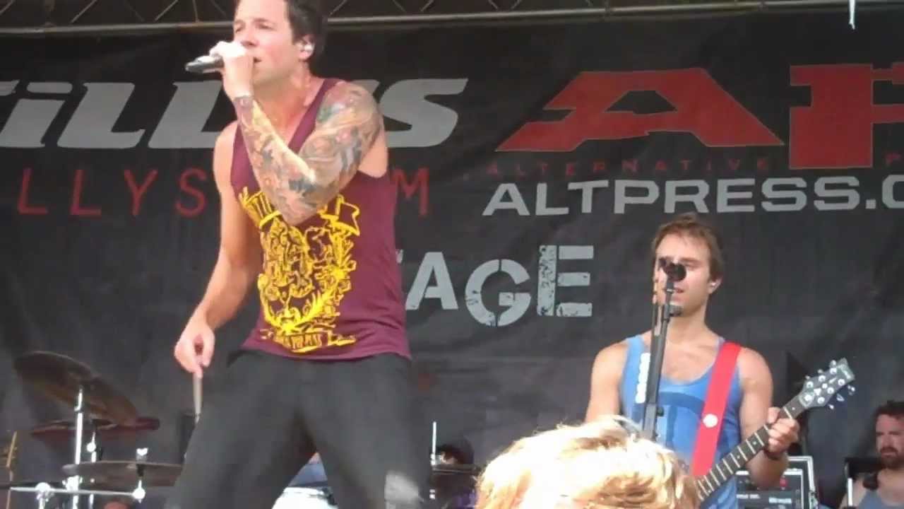 Simple Plan "Addicted" Live 7/29/11 - YouTube
