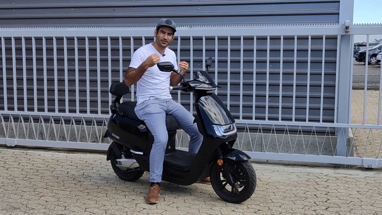 Elektroroller ROBO S 80 km/h 125er, Größe Roller mit Person, E-Scooter ...