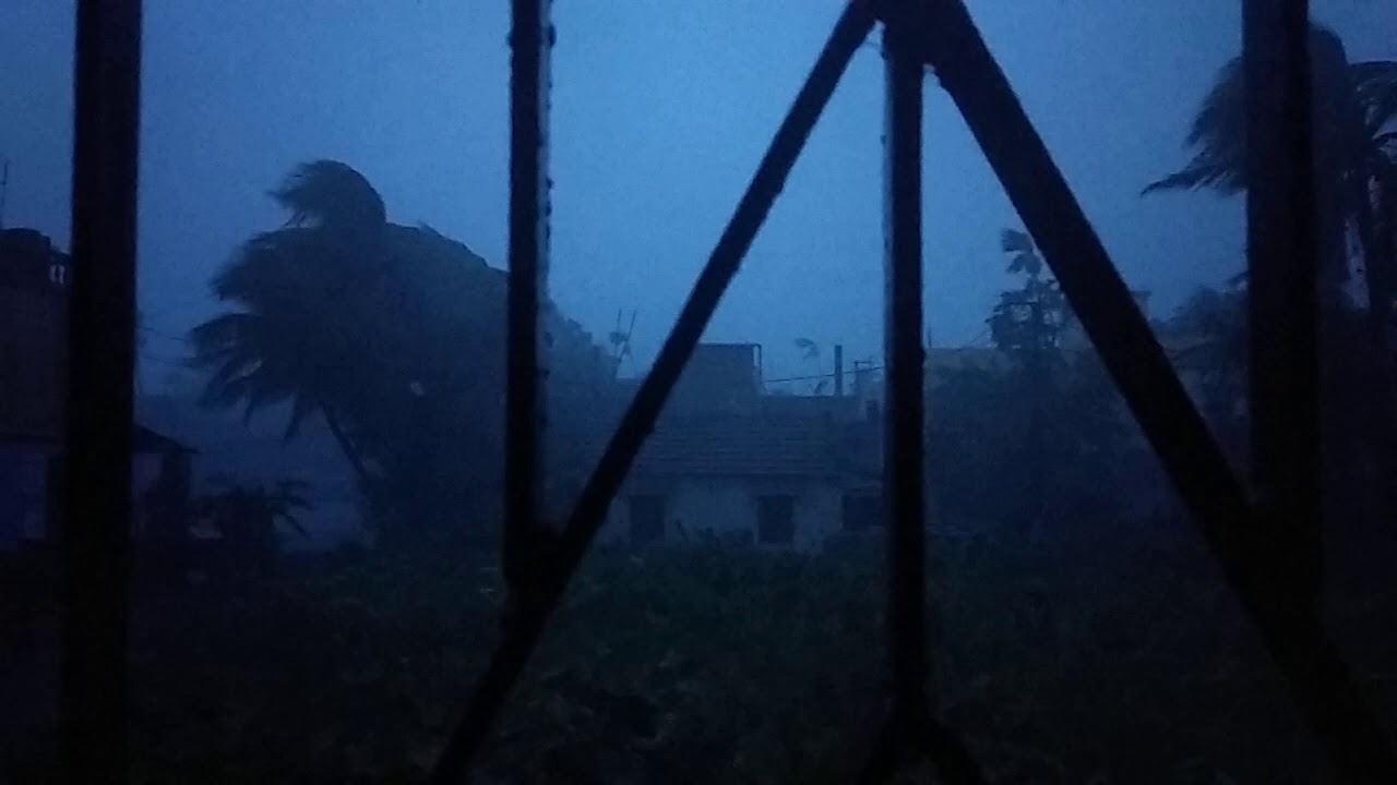 AMPHAN Strom video from my house - YouTube