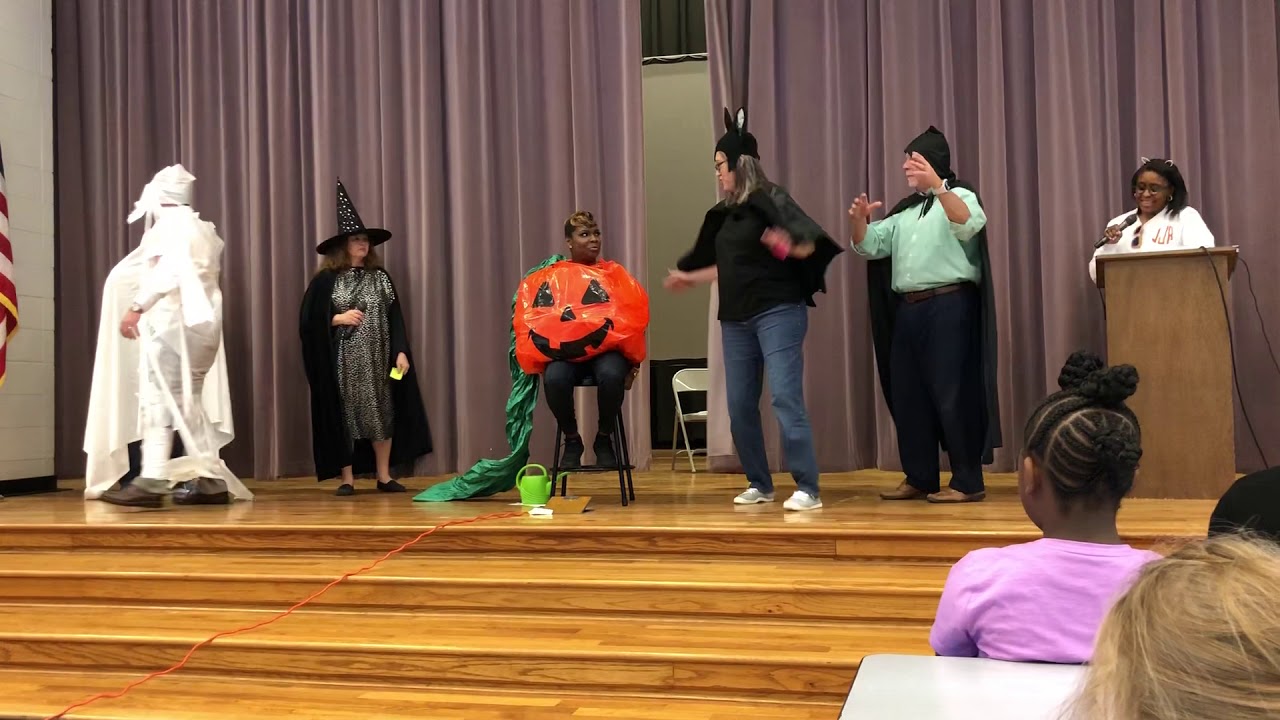 The Big Pumpkin Play - YouTube