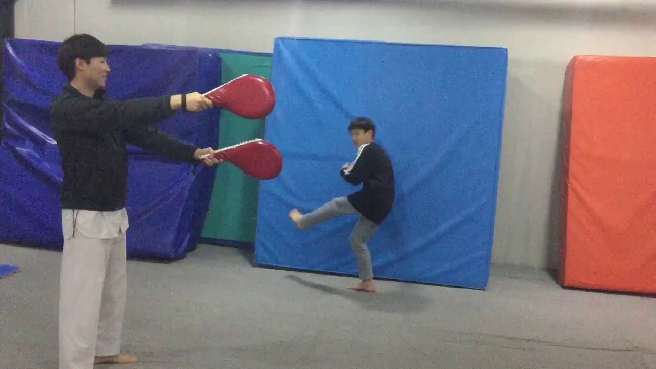 720도 발차기 2방 720 degree kick - YouTube