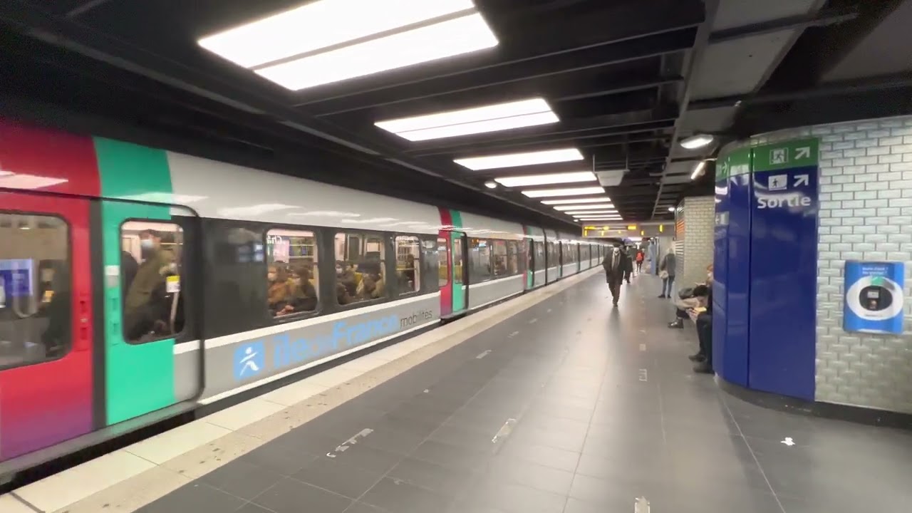 [RER B] Départ d'une UM MI84 NR + MI84 R Rénové - YouTube