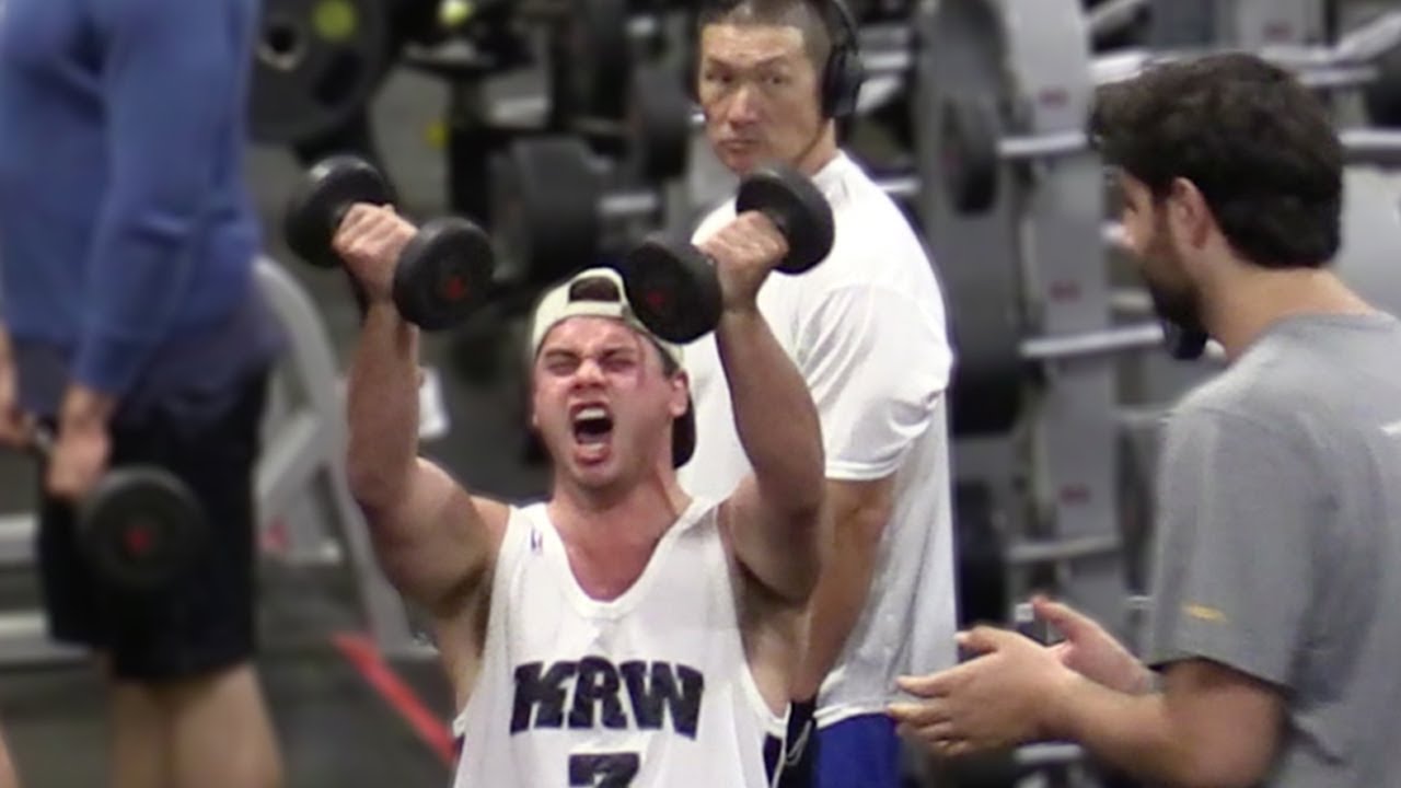 LOUD SCREAMING AT GOLD'S GYM PRANK! - YouTube