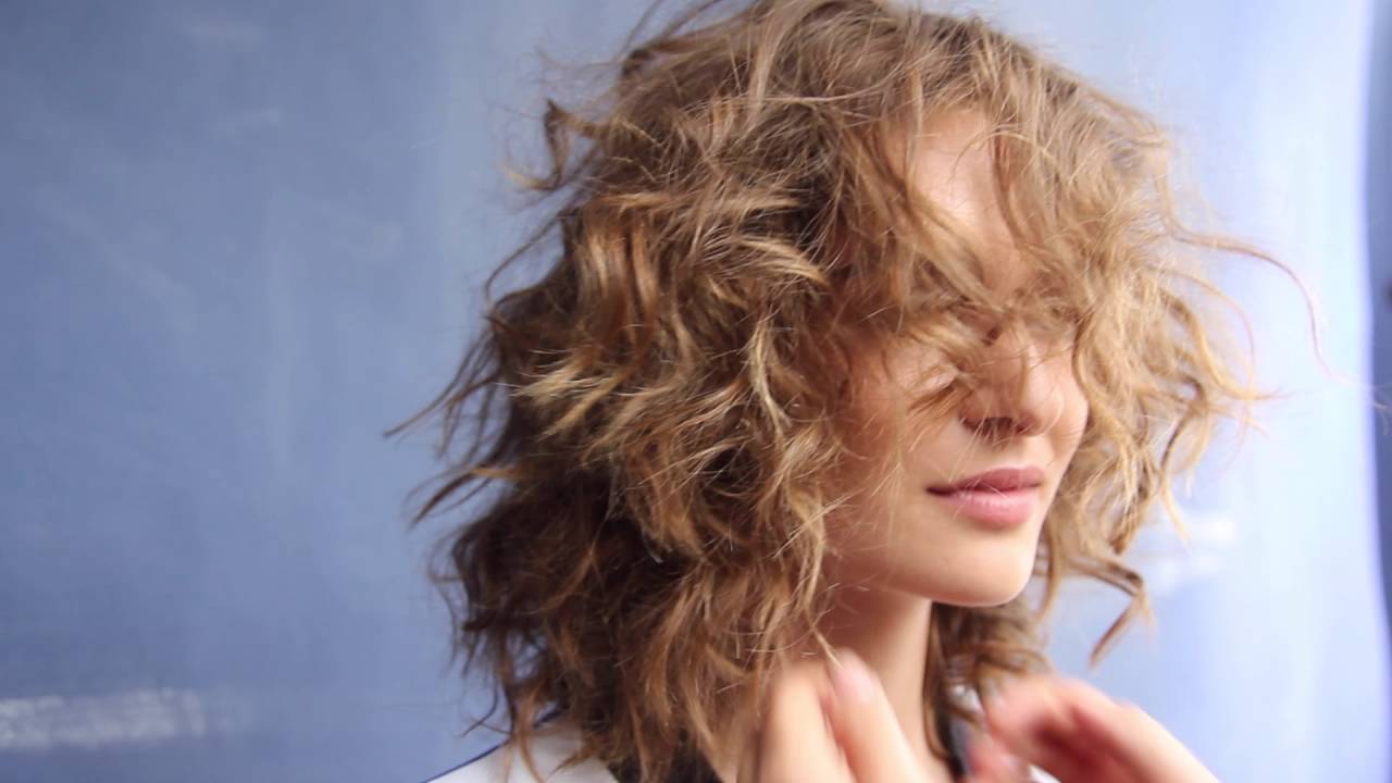 Hair tutorial: How to do the perfect messy curls - YouTube