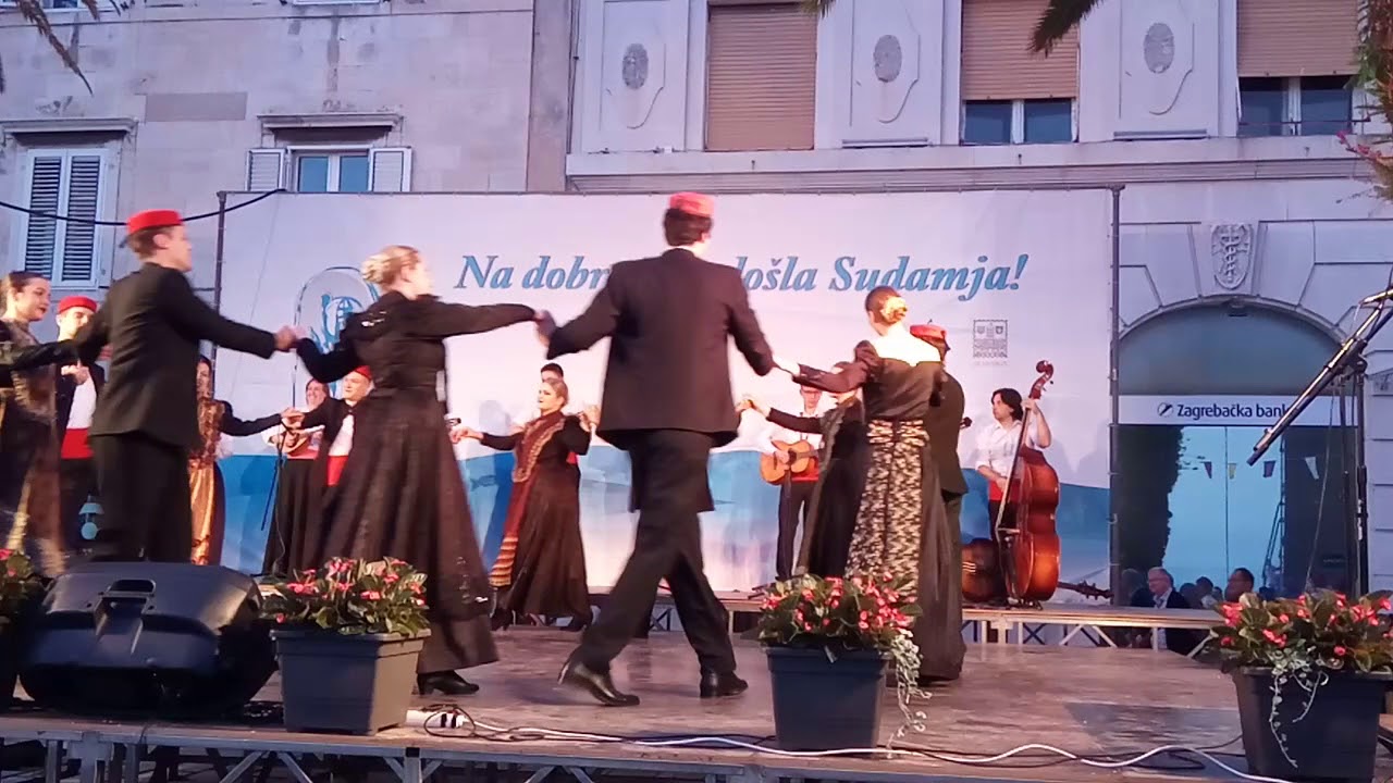 "Splitski ples", Splitska riva, 04.05.2018 - YouTube