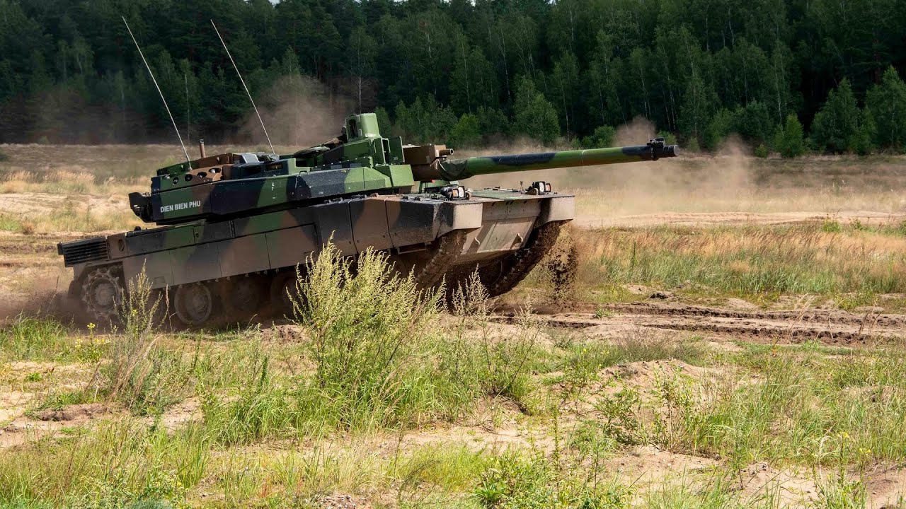 The Leclerc French tank combination - YouTube