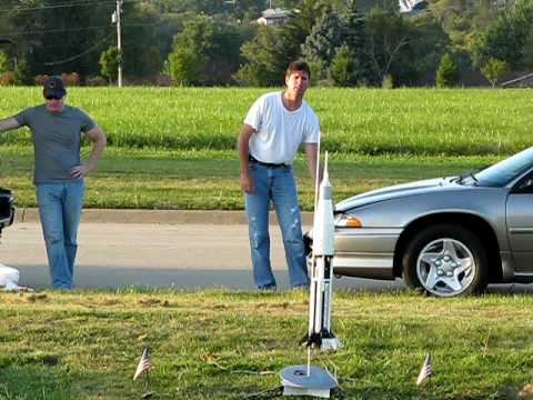 Estes Saturn 1B Maxi-Brute model rocket launch - YouTube