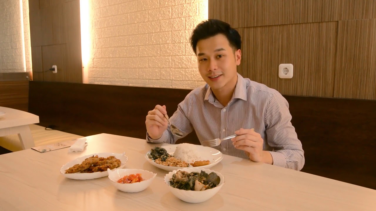 RESTORAN MANADO AUTHENTIC DI CIKARANG - Ada Menu 'Ayam Ganemo' - YouTube