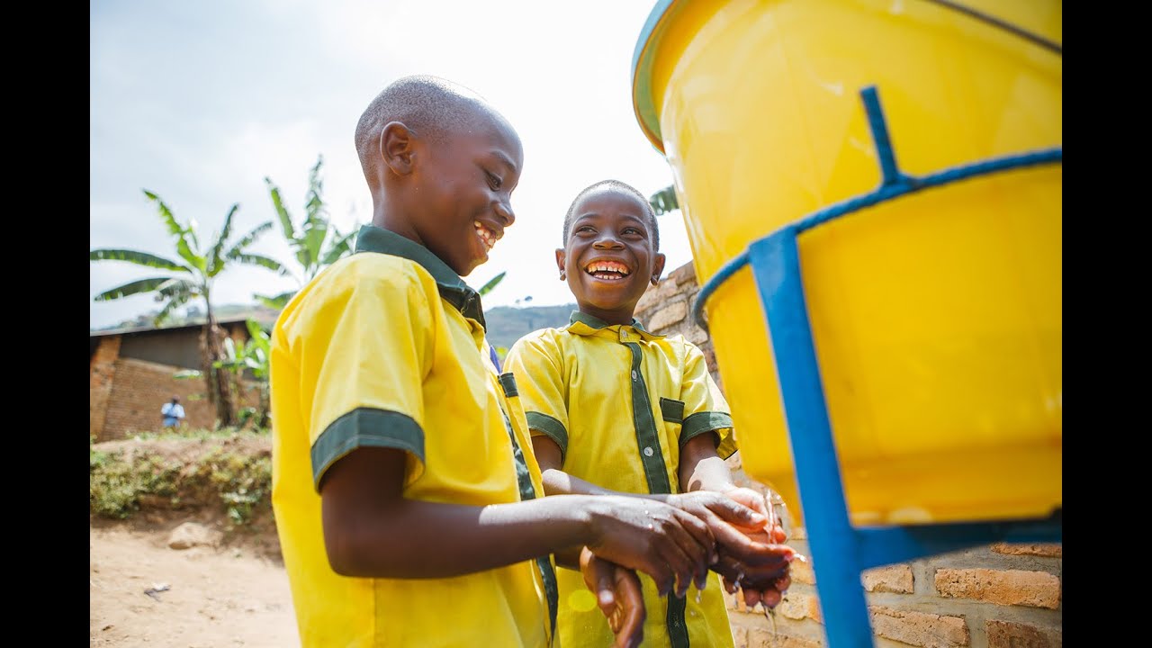 Le Rwanda veut de l'eau potable pour tous très bientôt 🧴 - YouTube