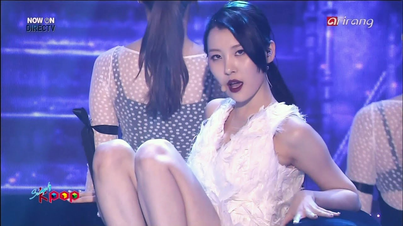 Sunmi - Full Moon (Live) - YouTube