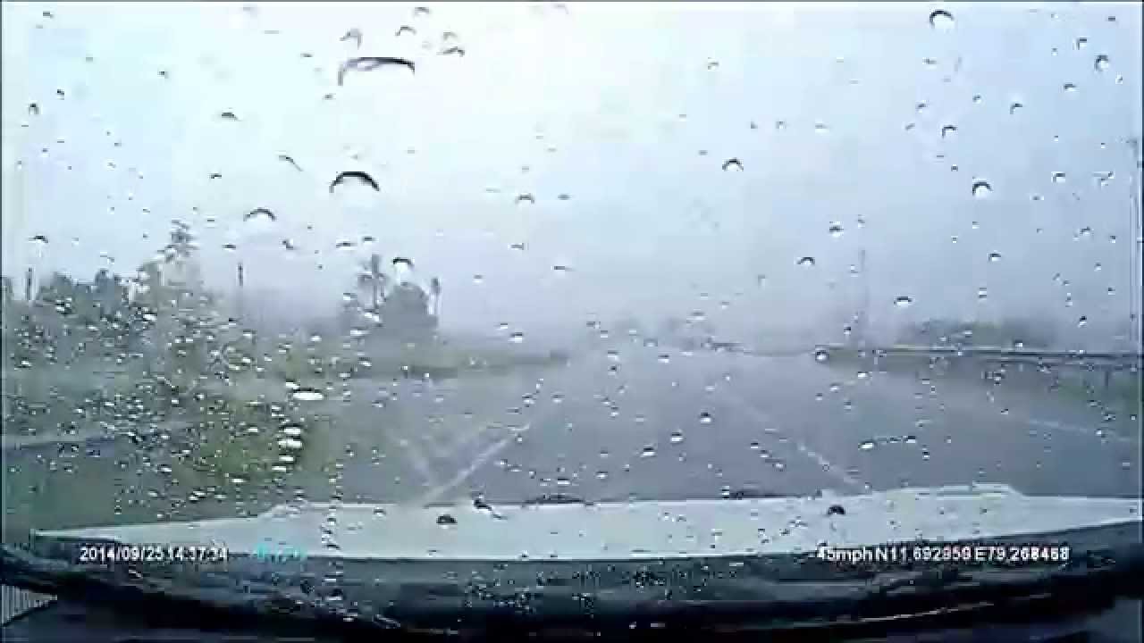 Driving Renault Duster on NH-45 in midst of heavy downpour - YouTube