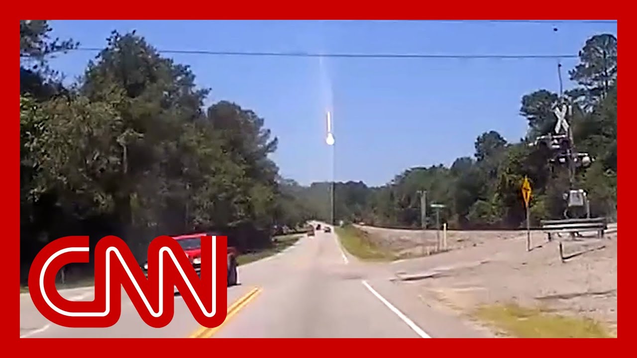 Fireball flies across the sky and causes sonic boom - YouTube