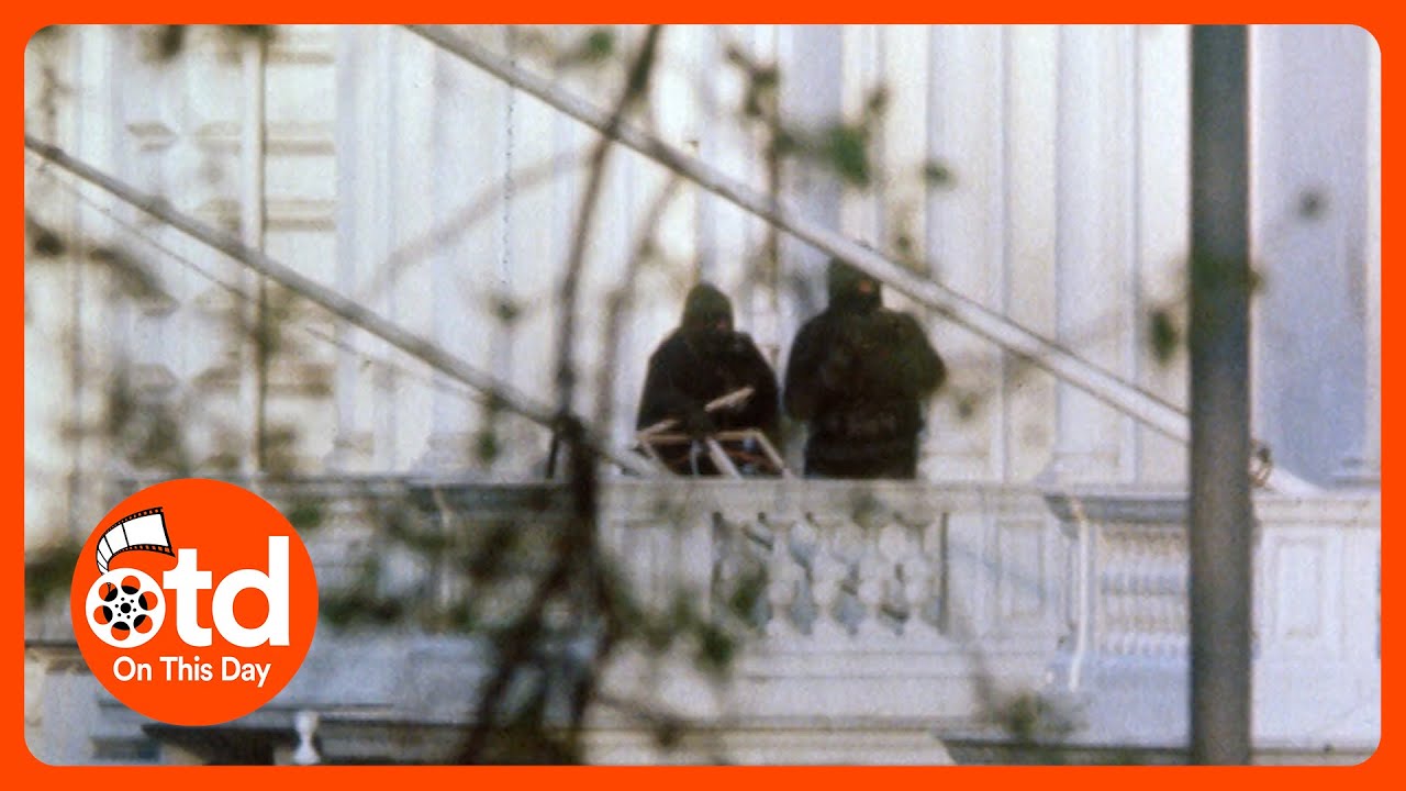 1980: SAS Troops Storm Iranian Embassy - YouTube