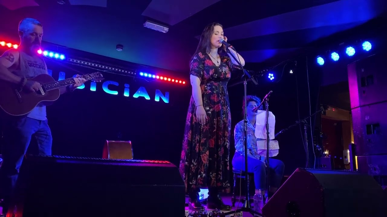Banjo Jen Never Again Musician Leicester 21st Sept 2022 - YouTube