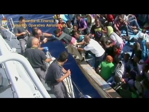 Lampedusa Adası açıklarında kaçak göçmen operasyonu