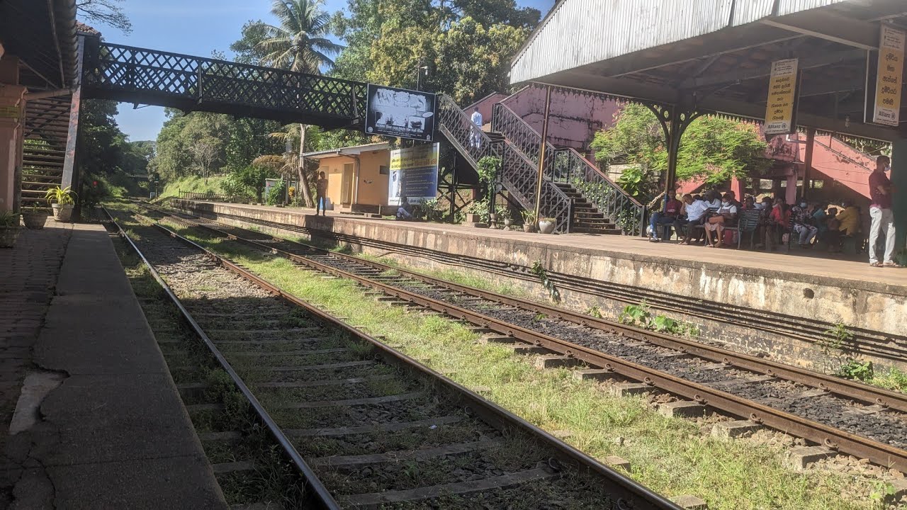 Yal Devi Train Comming From Anuradhapura - YouTube