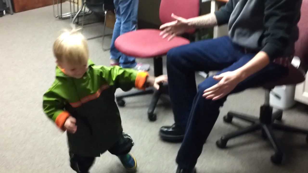 Dizzy kid hits head - YouTube