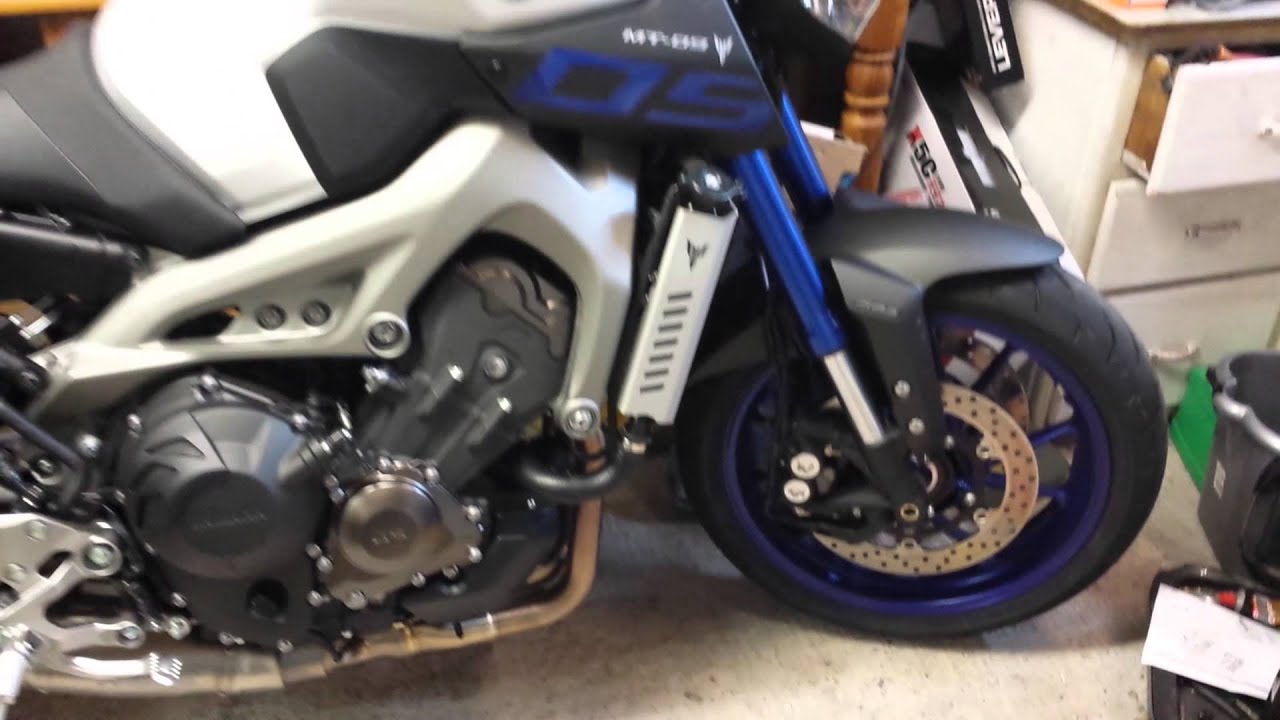 2015 MT 09 in race blue - YouTube