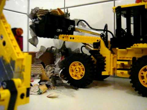 Lego Wheel Loader CAT 930G lifting trash. - YouTube