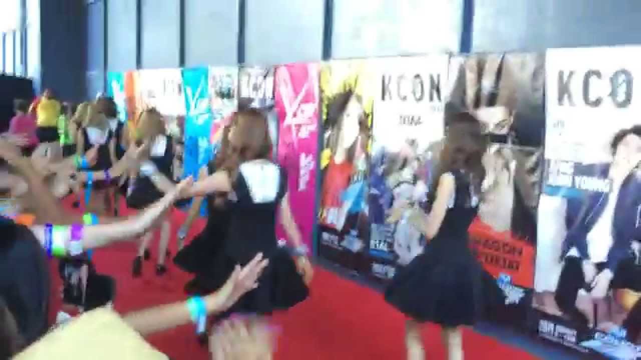 [Fancam] 140810 Girls' Generation SNSD Red Carpet Entrance KCON 2014 - YouTube