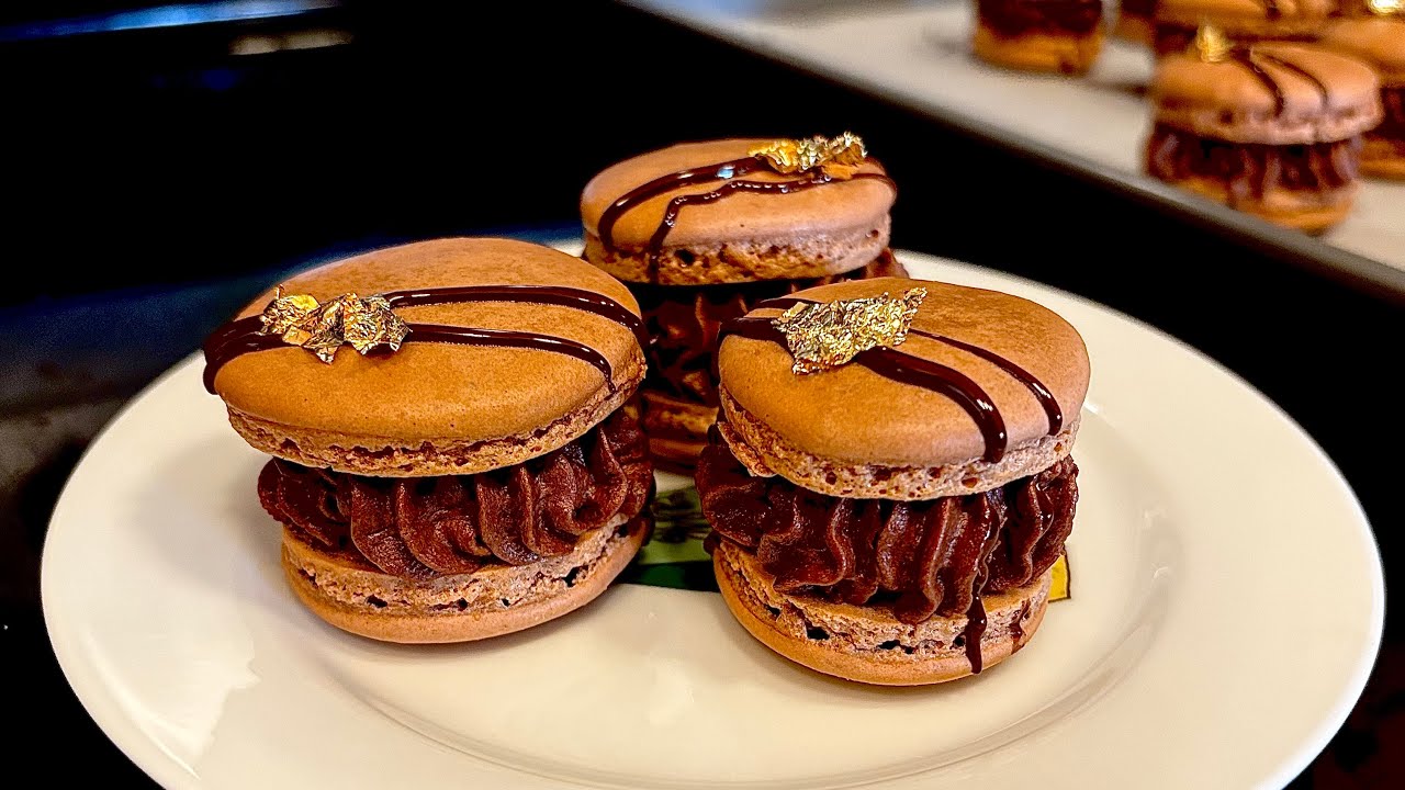 Macaron vs Macaroon- What's the Difference? - YouTube