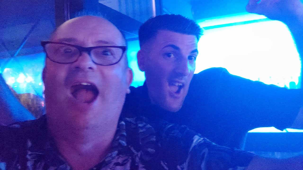 Benidorm Insomnia Club live at 2am - YouTube