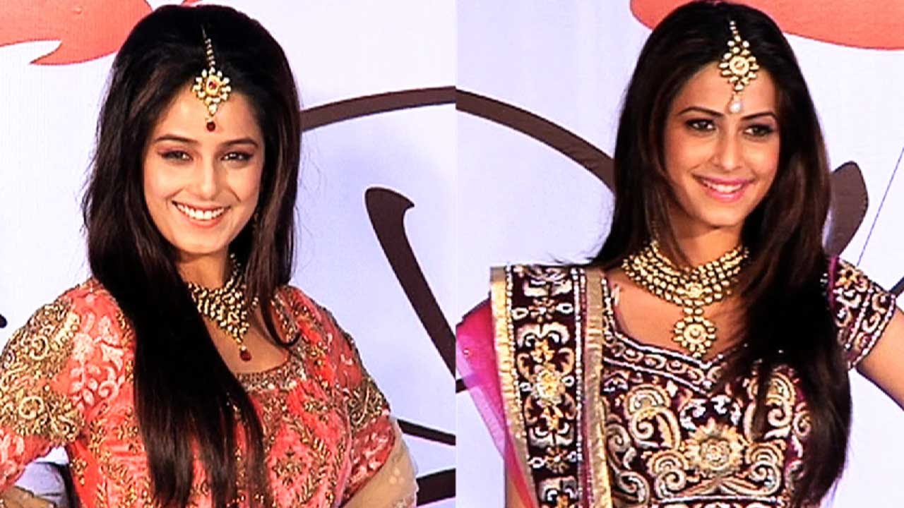 Srishty And Dimple Walk The Ramp For Bawree - YouTube