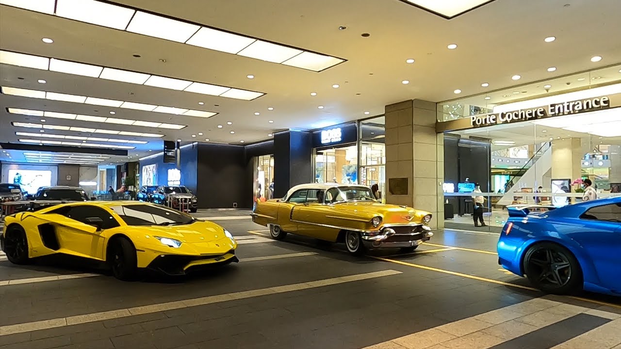 American classic Cadillac DeVille stole the spotlight from Aventador ...