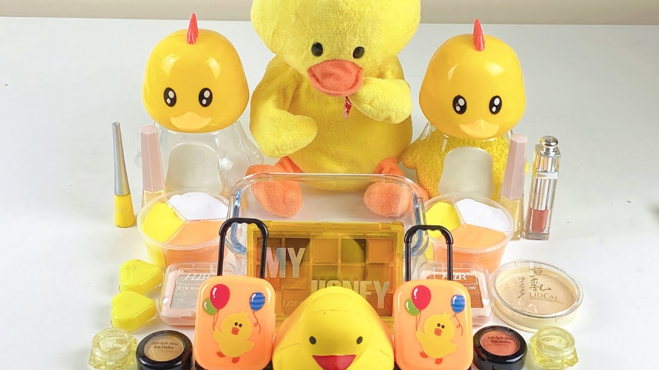 Yellow duck SLIME Makeup Eyeshadow and glitter Into Slime ! Satisfying ...
