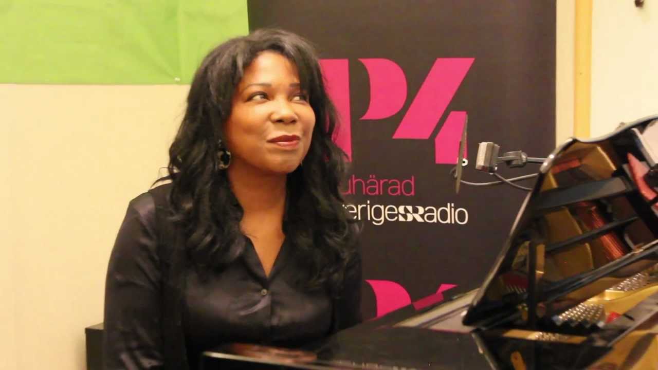 Joyce Hurley performs "Fast Car" by Tracy Chapman - YouTube