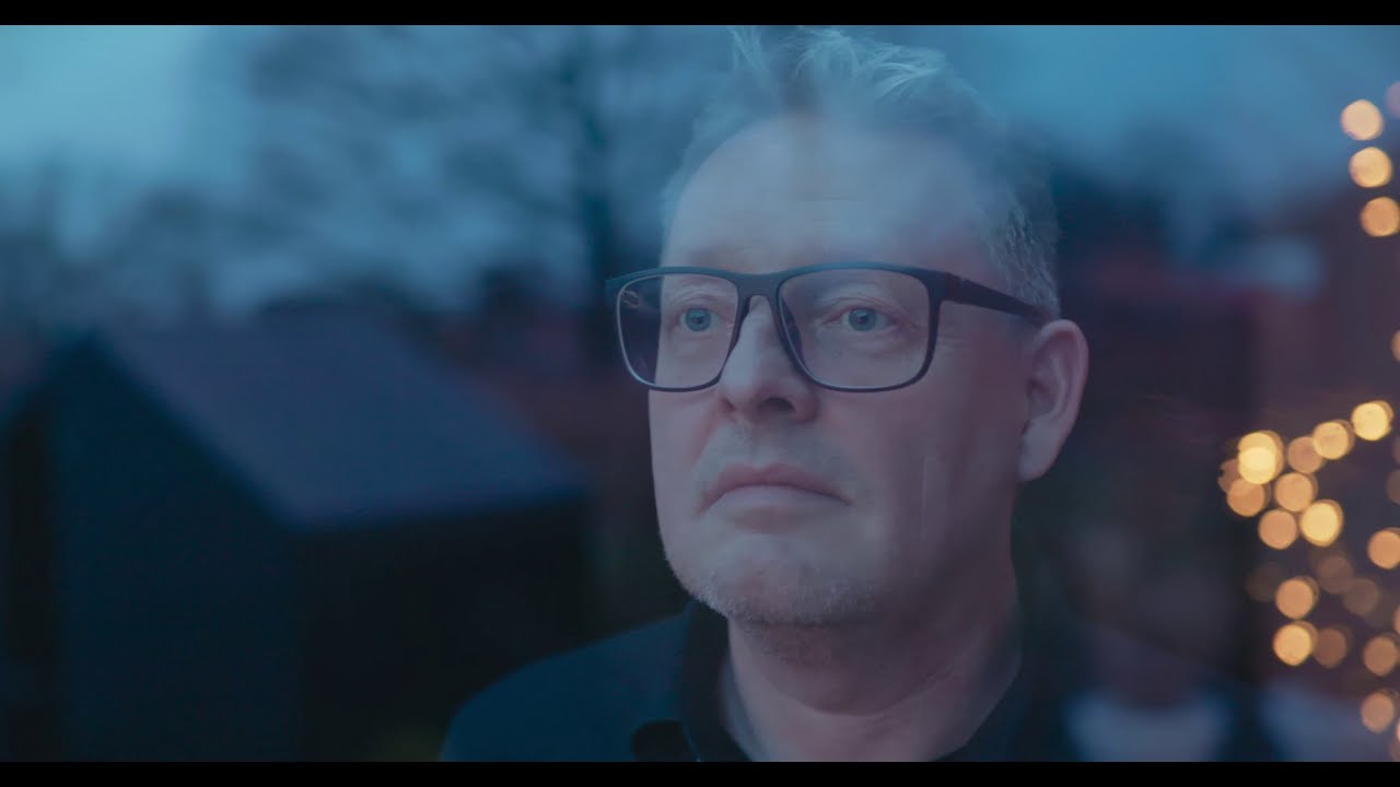 Gloster | Designer Henrik Pedersen | smow - YouTube