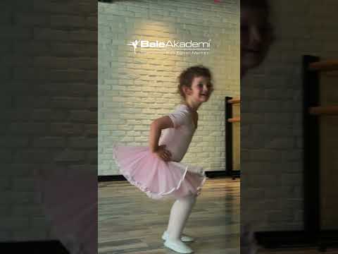 🩰 Zarafetin Dansı: Bale Akademi Çocuk Bale Kursu ile Adım Atın! 🌸