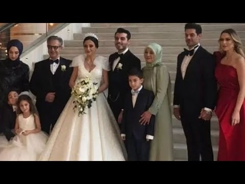 HADİSE SEVGİLİSİ MEHMET DİNÇERLER'İN KIZ KARDEŞİNİN DÜĞÜNÜNDE BÖYLE DANS ETTİ!