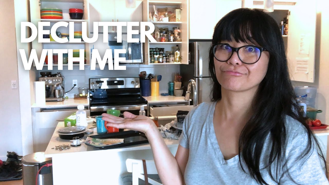 DECLUTTER WITH ME VLOG: Decluttering My Minimalist Apartment And Random ...