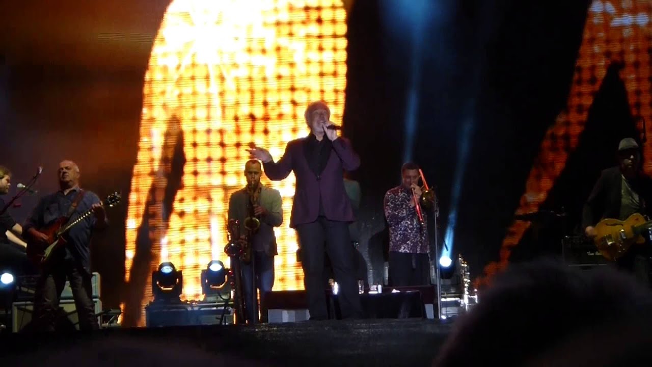 Tom Jones at Lytham Proms 2014 - #3 - YouTube